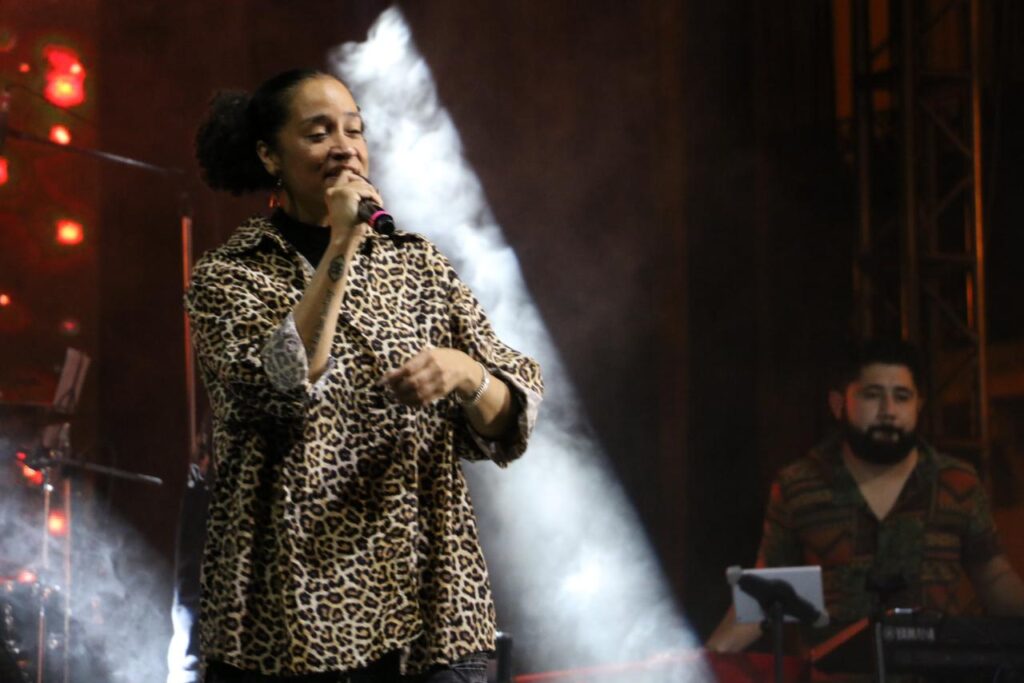 Respeto, dignidad y confianza en uno mismo, letras expuestas por la ...