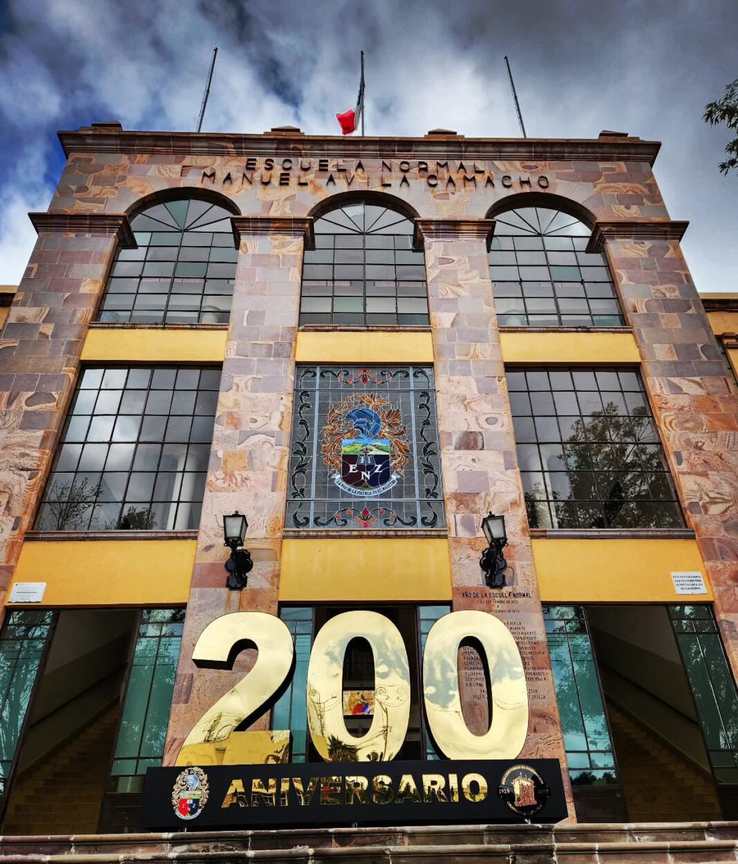Celebran funcionarios, docentes, alumnos y egresados el bicentenario de ...
