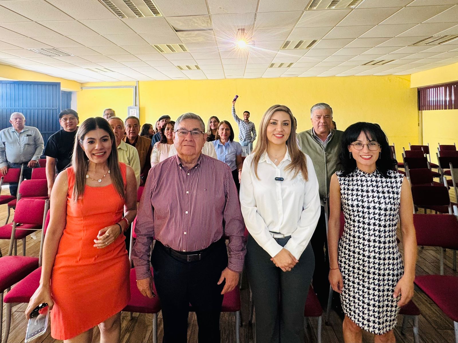 Capacitan en inteligencia emocional a maestras, maestros y personal ...